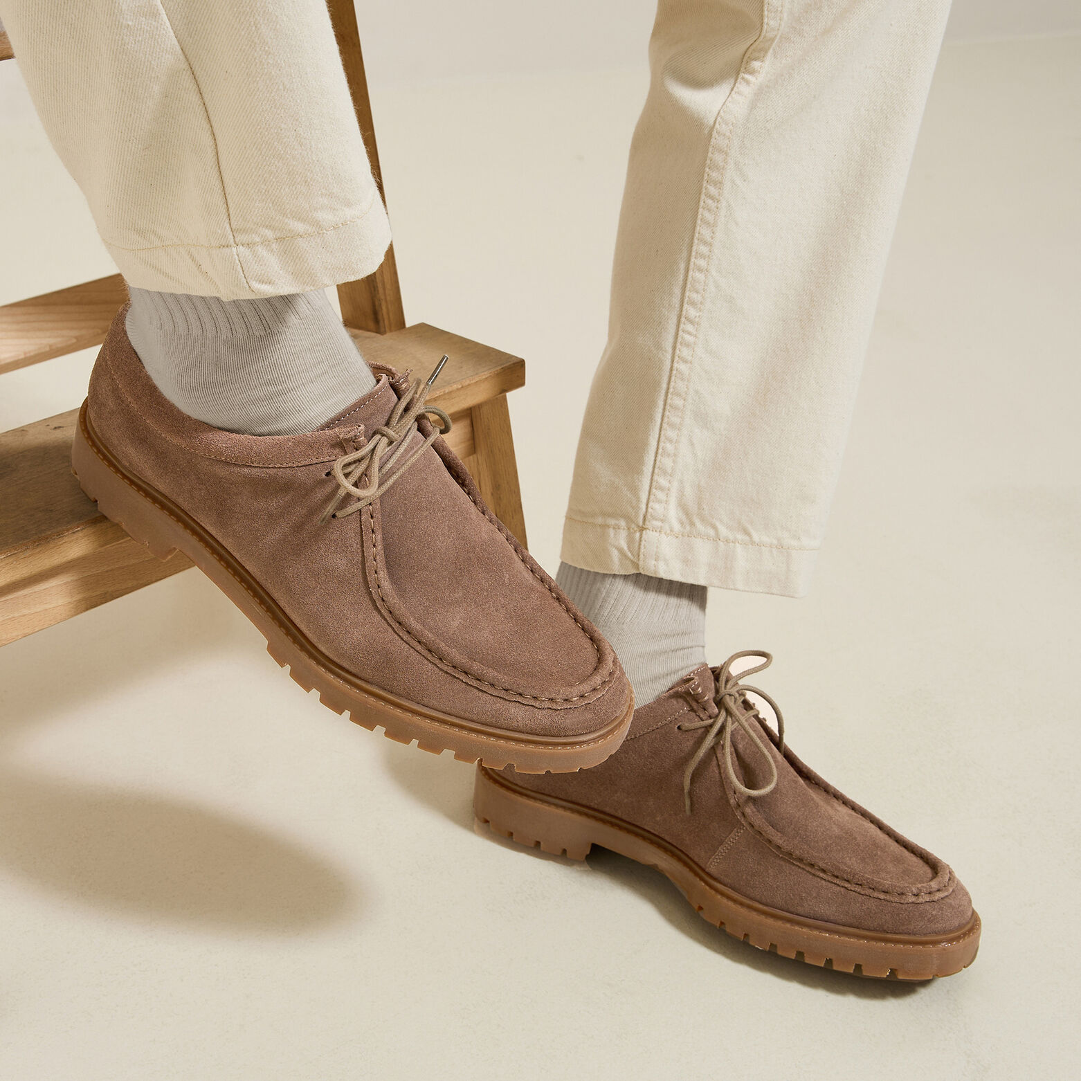 Chaussures en suédine avec semelle crantée Beige | Jules